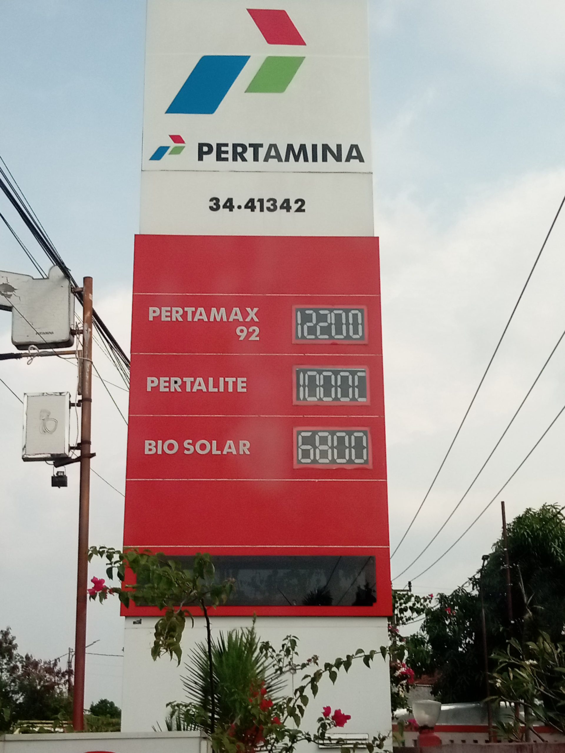 Antrian Jerigen Berburu Solar Subsidi di Medangasem, LIN: Ada ...